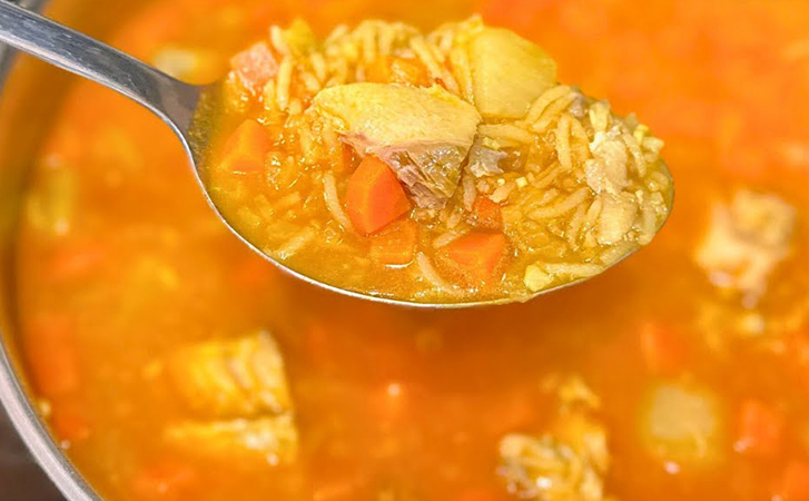 Превращаем 1 банку консервов в амурский рыбный суп. Легко поспорит с ...