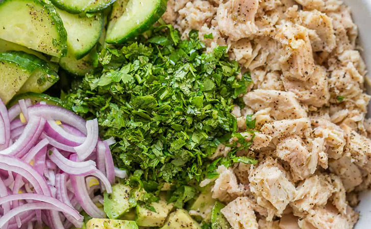 Берем 2 банки тунца и 2 авокадо. Гениальный салат и закуска, которую ...