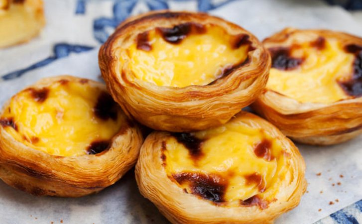 Показываем как сделать лучший португальский десерт Паштел де ната ...